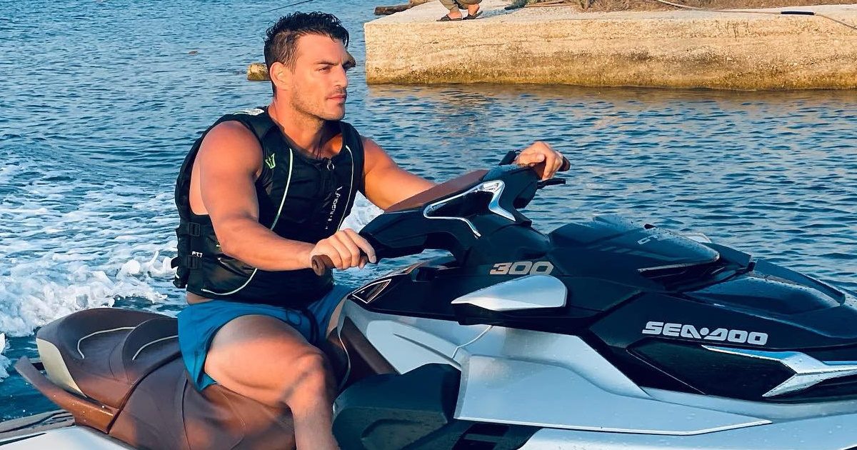 Δημήτρης Φιντιρίκος: Κάηκε ολοσχερώς το jet ski του από την πυρκαγιά ...