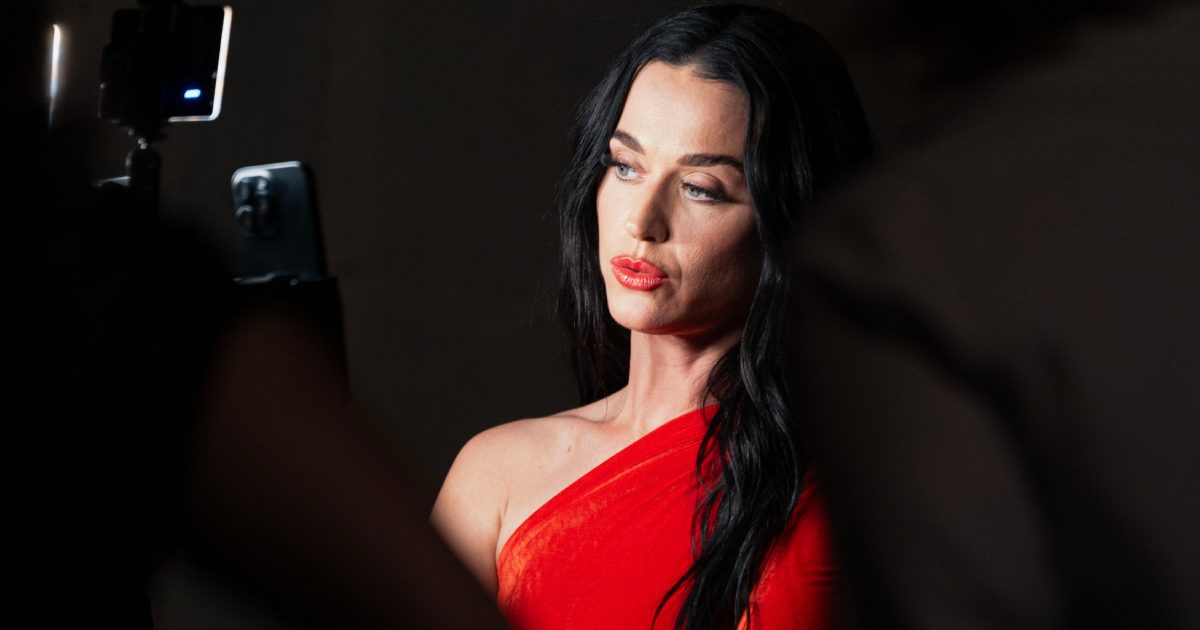 Katy Perry: Έκανε το καλύτερο promo στο νέο της τραγούδι φορώντας τους ...