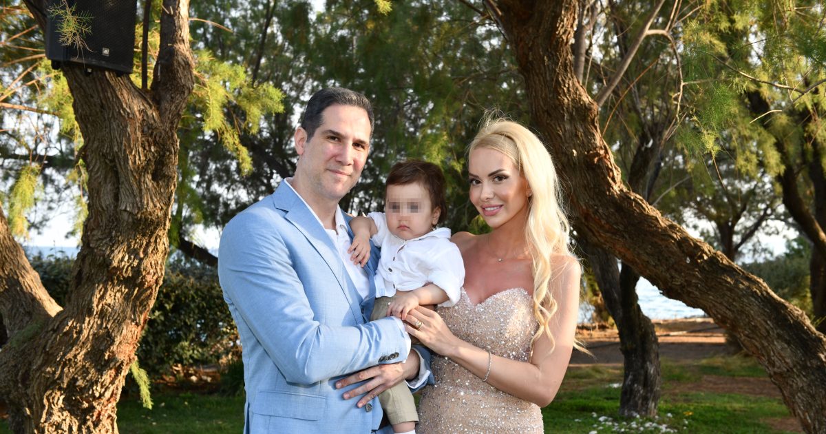 Τζούλια Κόλλια - Κωνσταντίνος Μακρυγιώργης: Βάφτισαν τον ενός έτους γιο ...