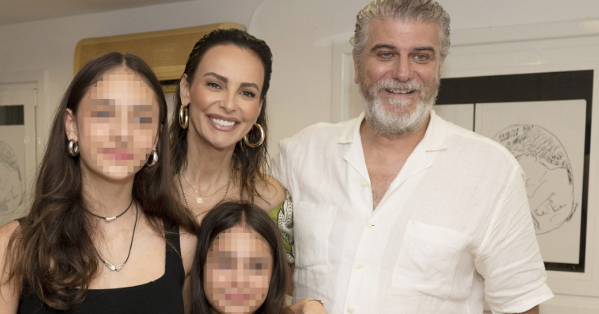 Μπέττυ Μαγγίρα: Θεατρική βραδιά με τις δυο κόρες της, μετά την ...