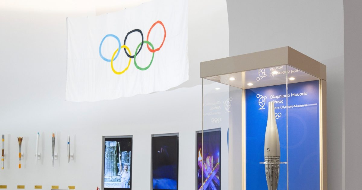 Η Δάδα των Ολυμπιακών Αγώνων ΠΑΡΙΣΙ 2024 στο Ολυμπιακό Μουσείο Αθήνας