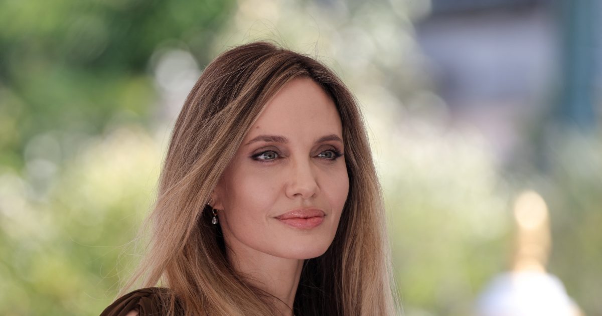 Η Angelina Jolie πιο ξανθιά από ποτέ στο Φεστιβάλ της Βενετίας - Εγκρίνεις;