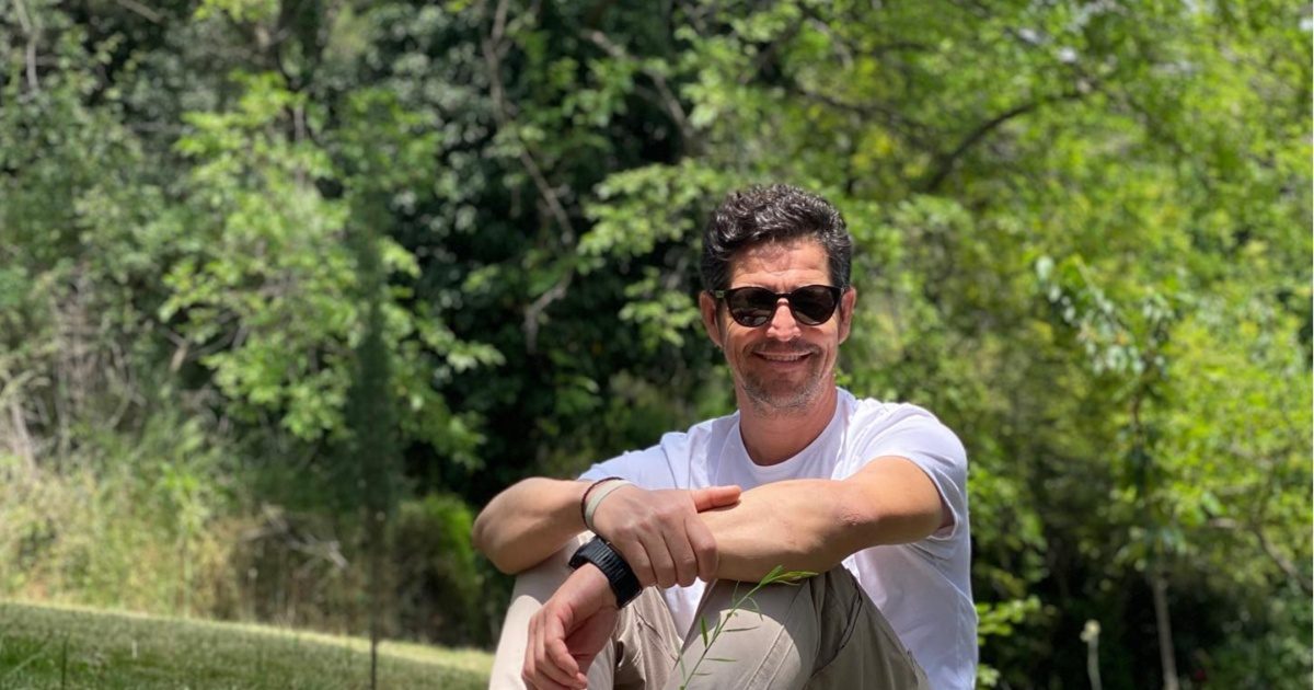 Απόστολος Ρουβάς: Η τρυφερή φωτογραφία αγκαλιά με τον ενός έτους γιο του