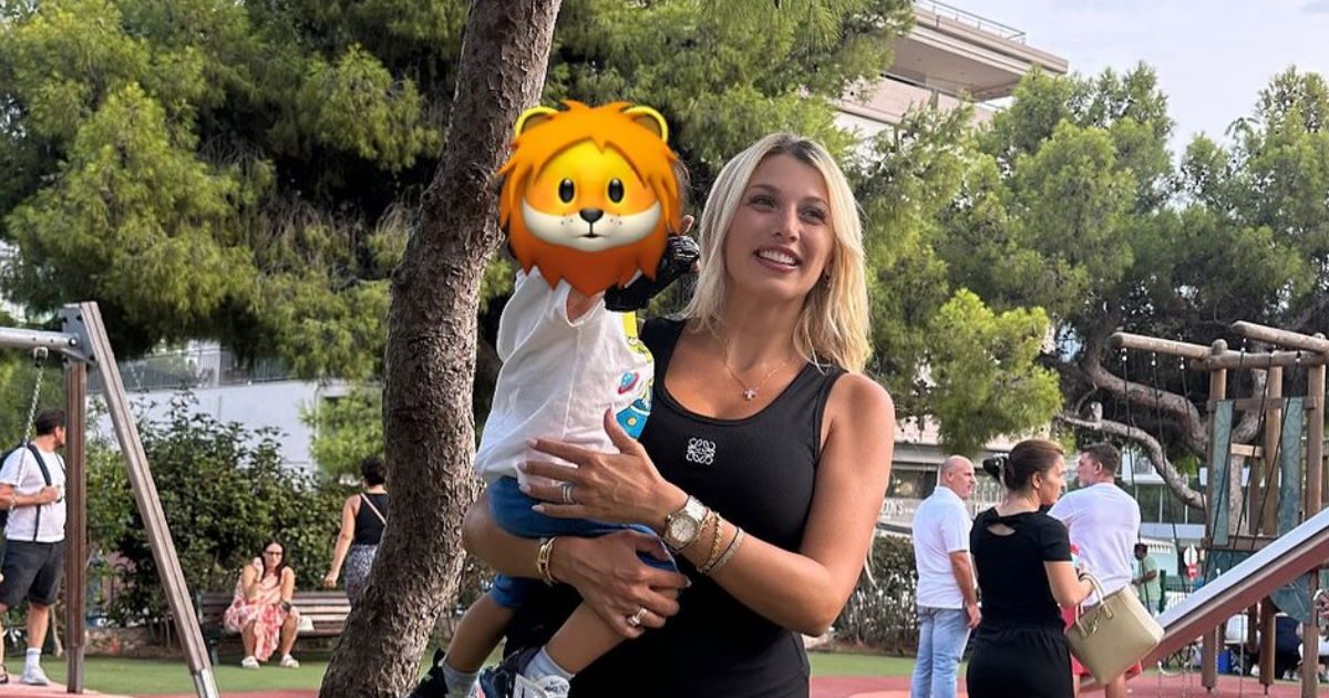 Κωνσταντίνα Σπυροπούλου: Στην παιδική χαρά αγκαλιά με τον γιο της ...