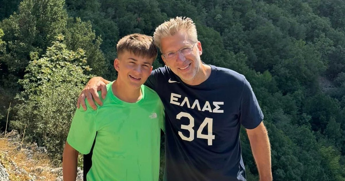 Άκης Σκέρτσος: Συγκινεί το μήνυμα για το πρόβλημα υγείας του γιου του ...
