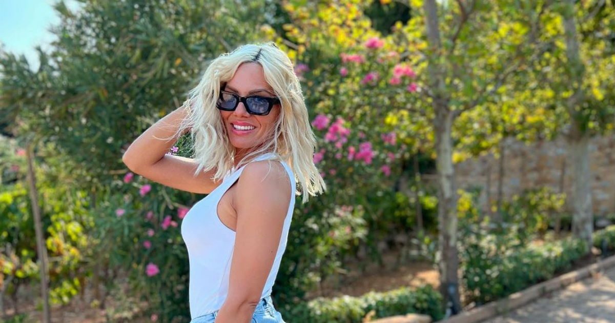 Ιωάννα Μαλέσκου: Βόλτα στο κέντρο της Αθήνας με την 1,5 έτους κόρη της ...