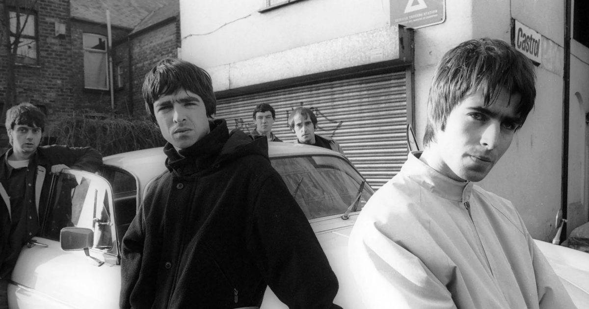 Oasis: Το style της θρυλικής μπάντας των 90s επηρεάζει την μόδα ακόμη ...
