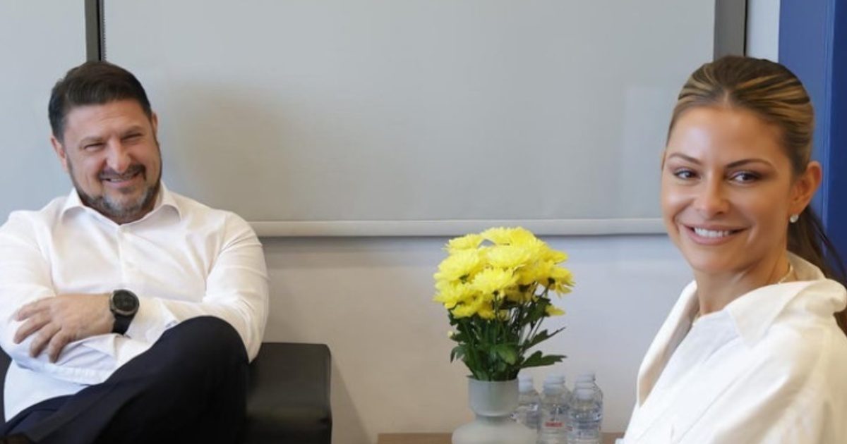 Μαρία Μενούνος: Η συνάντηση με τον Νίκο Χαρδαλιά ως Πρέσβειρα της ...