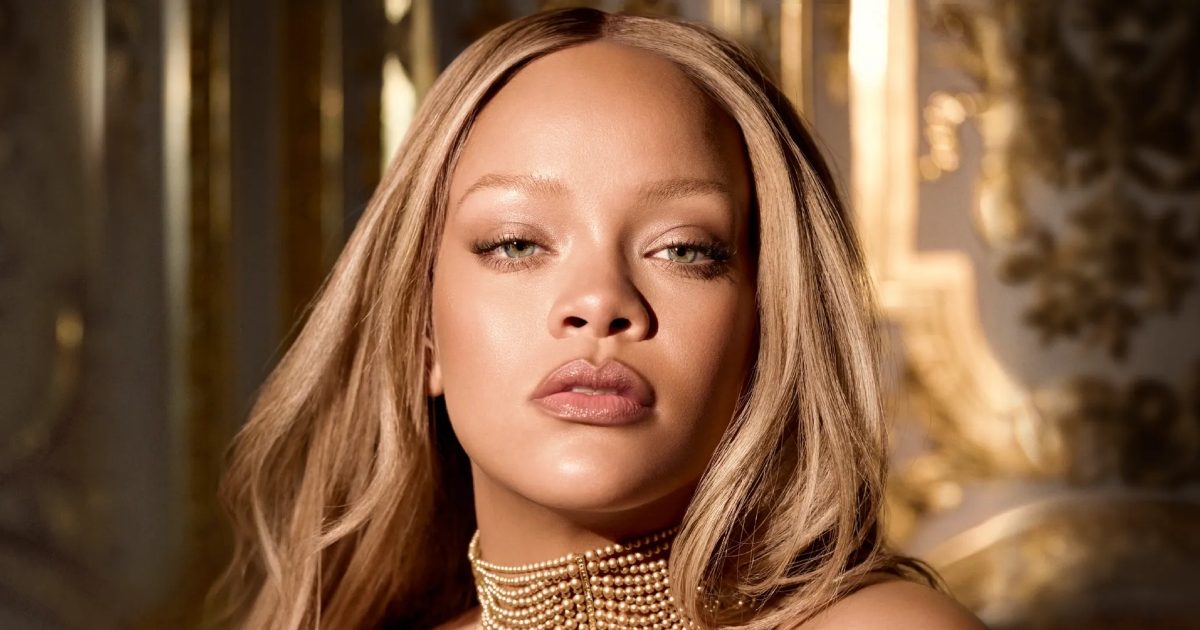 Rihanna: Eίναι η νέα μούσα του J' adore και στο video της καμπάνιας