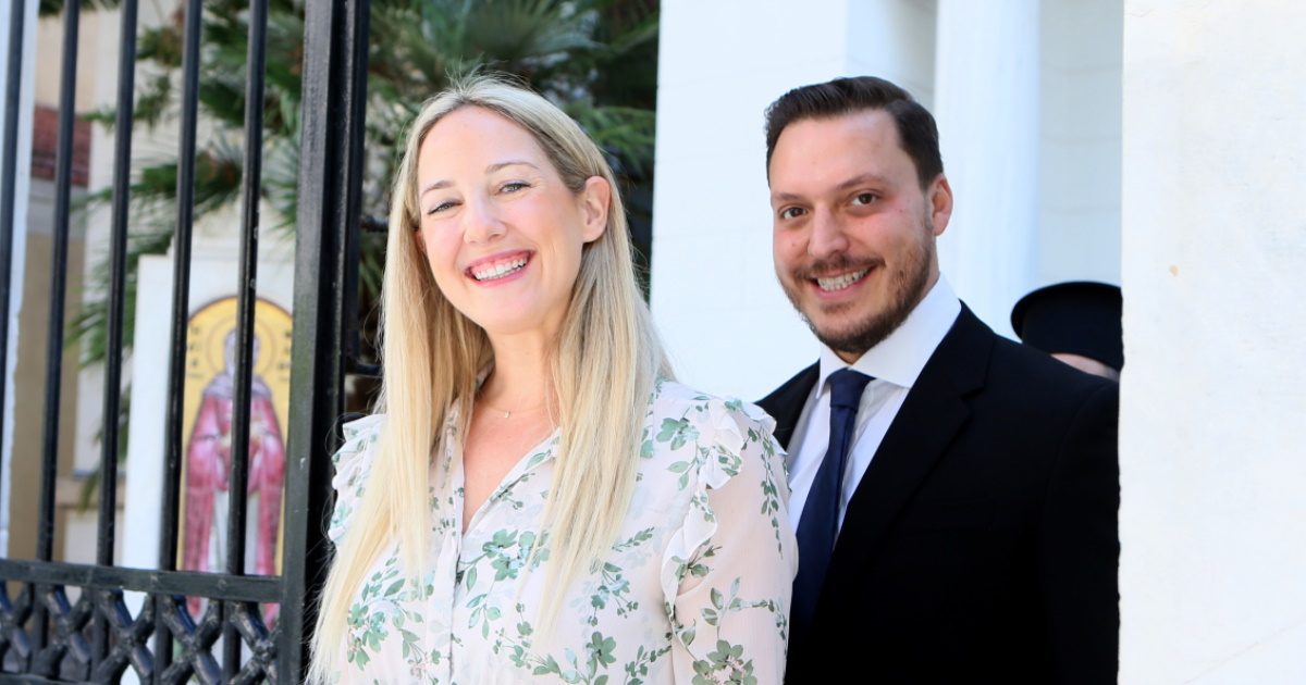 Θεοδώρα - Μάθιου Κουμάρ: Πήραν την ευχή του Αρχιεπισκόπου Ιερώνυμου ...