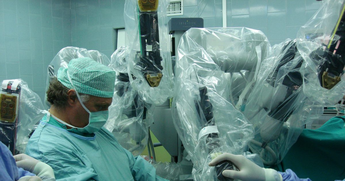 Η Ρομποτική Χειρουργική γιορτάζει 18 χρόνια στην Ελλάδα με τον Δρ ...