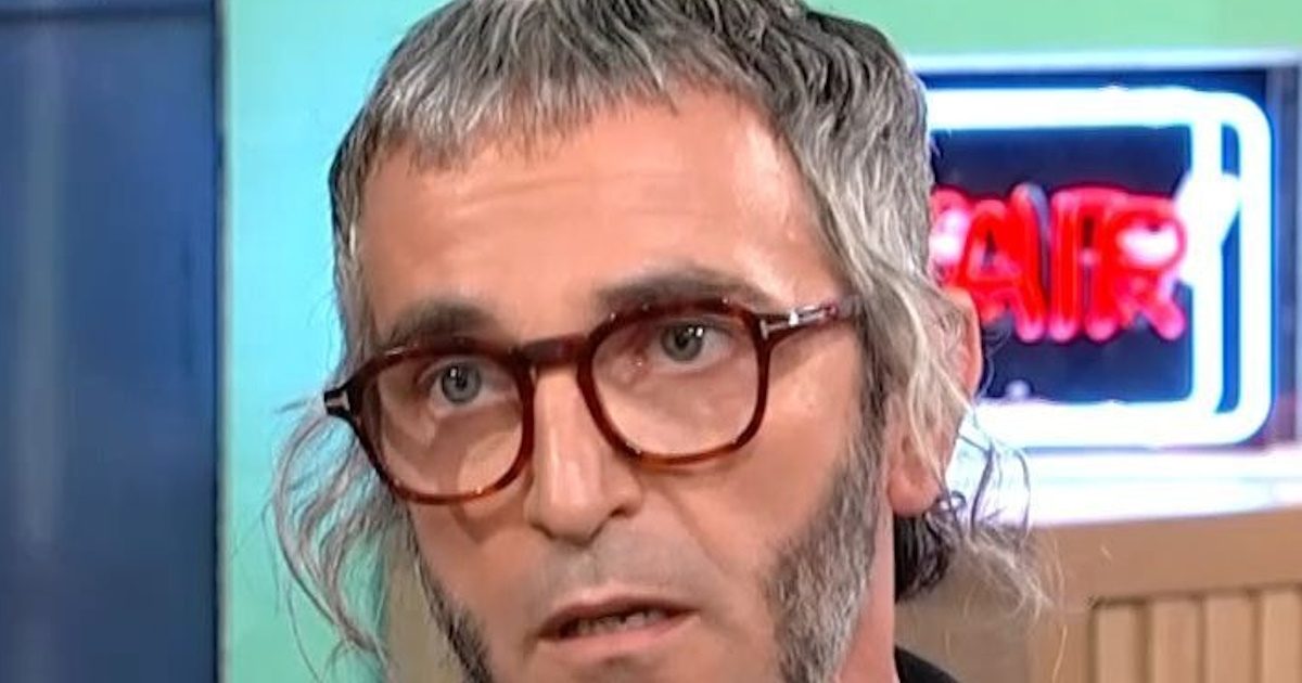 Άρης Σερβετάλης: «Ο άλλος σπούδασε δημοσιογραφία για να περιμένει κάτω ...