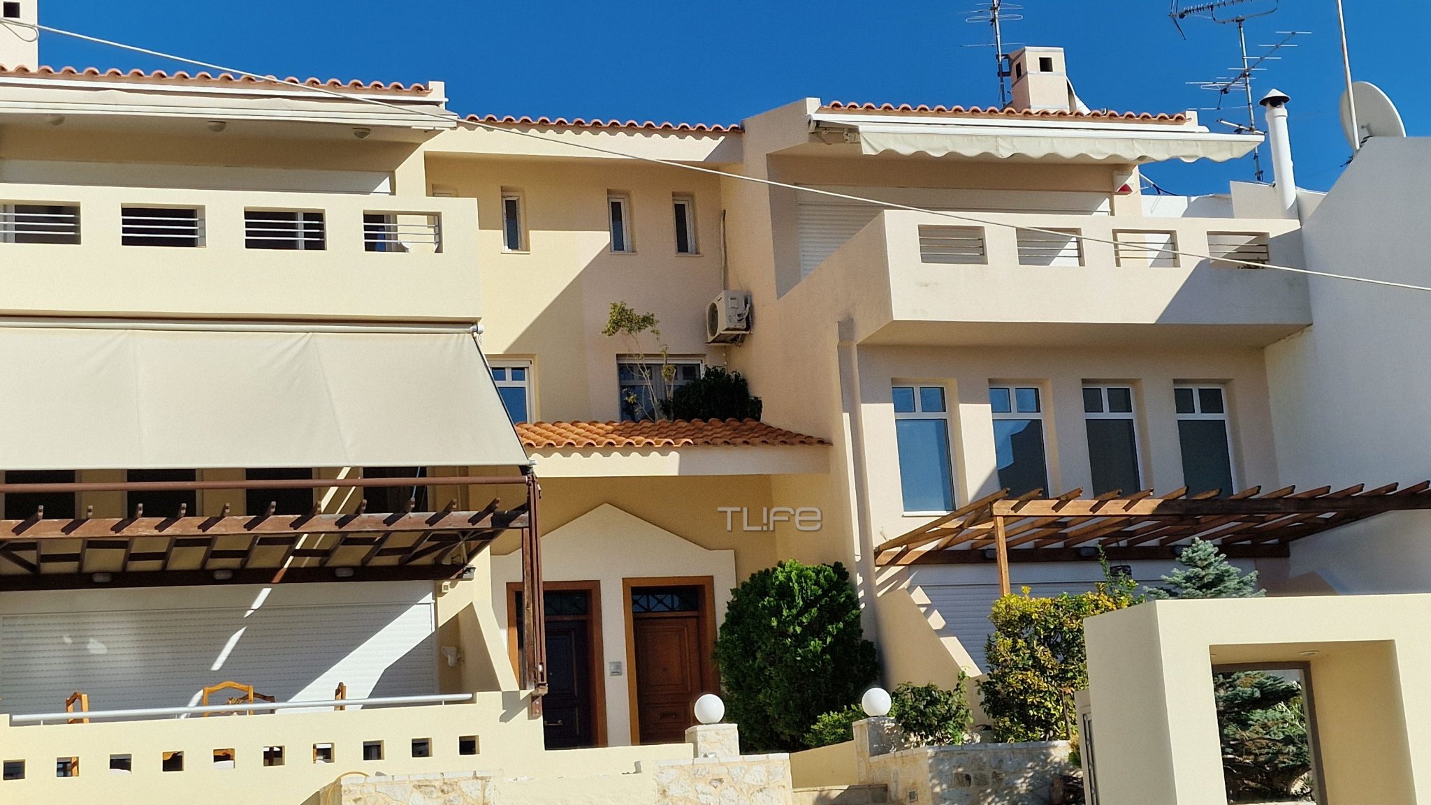 Έλενα Παπαρίζου - Τόνυ Μαυρίδης: Τέλος στη διαμάχη για τη μεζονέτα στη ...