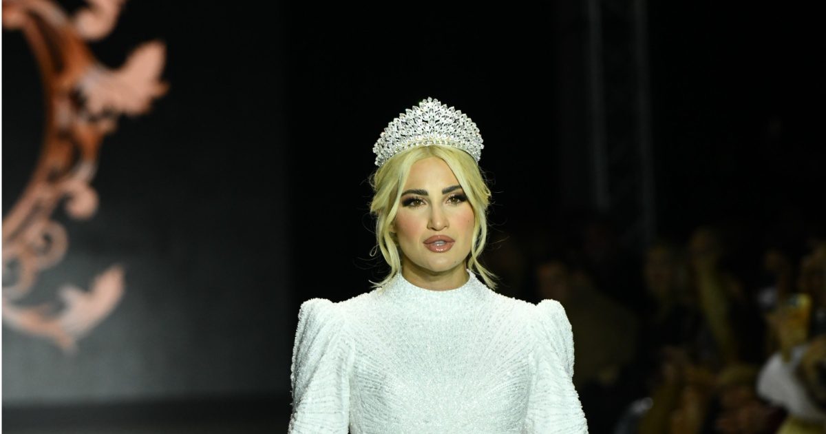 Ιωάννα Τούνη: Ντύθηκε νύφη και περπάτησε στην εβδομάδα μόδας - Το ...