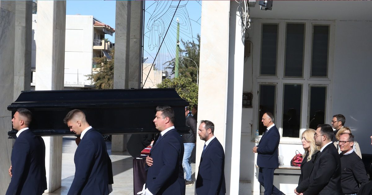 Αντώνης Καρατζόπουλος: Συγκίνηση στο τελευταίο «αντίο» στο Α ...
