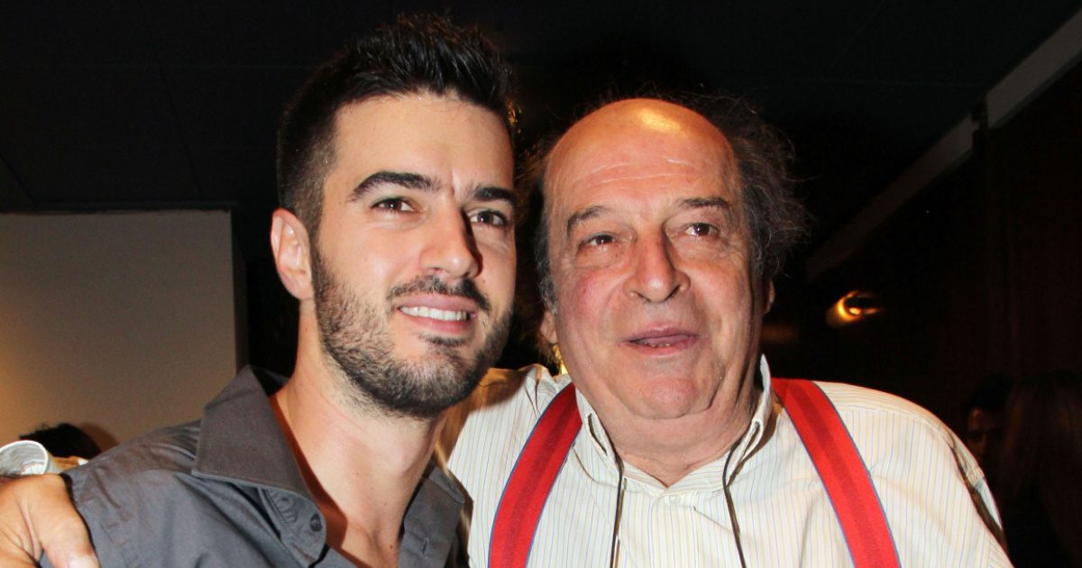 Μανούσος Μανουσάκης: Το συγκινητικό «αντίο» του Γιάννη Τσιμιτσέλη ...