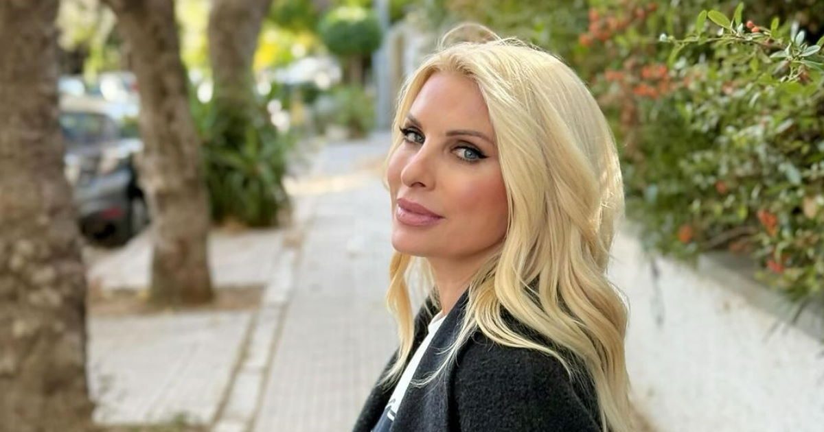 Ελένη Μενεγάκη: Κυριακάτικη βόλτα στα βόρεια προάστια - Οι selfies που ...