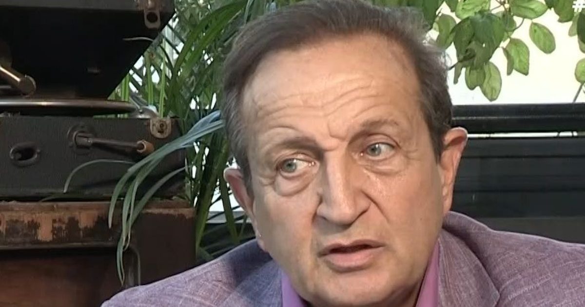 Σπύρος Μπιμπίλας: «Δεν μετανιώνω που δήλωσα ότι απείχα από τις ερωτικές ...