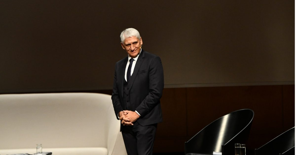 Παναγιώτης Γιαννάκης: Πλήθος κόσμου στην παρουσίαση της αυτοβιογραφίας ...
