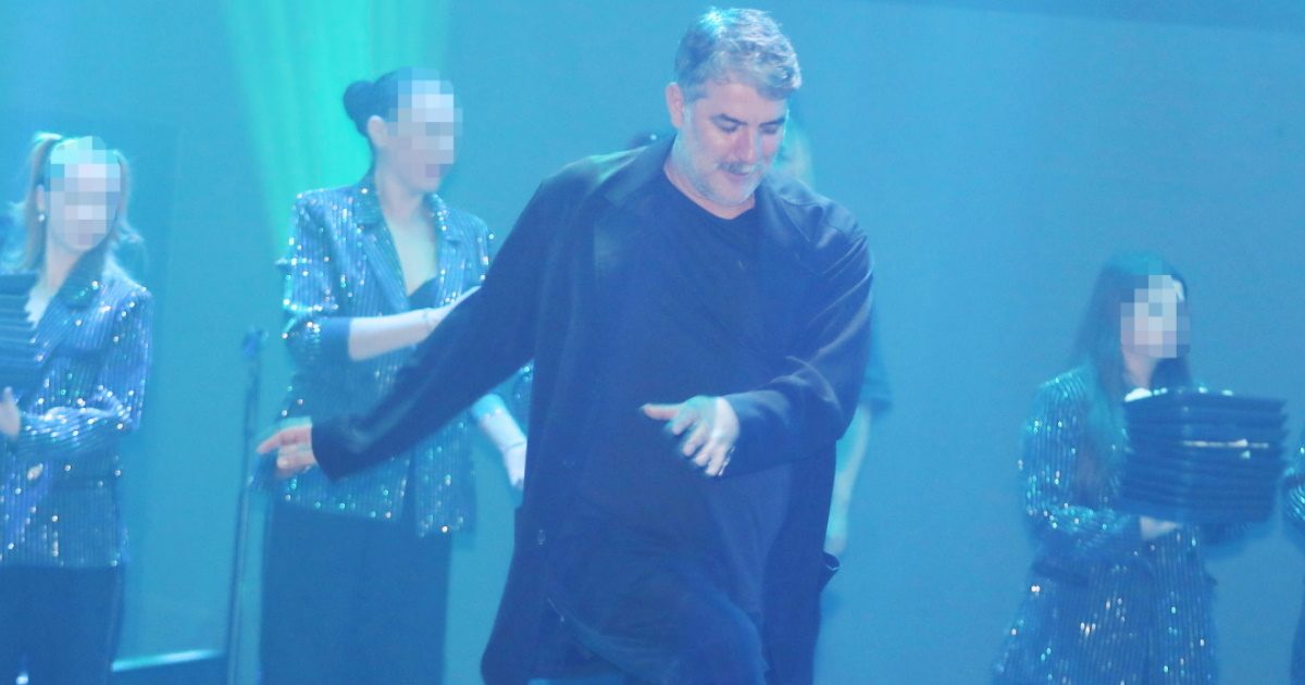 Βασίλης Μπισμπίκης: Στην πρεμιέρα της Δέσποινας Βανδή - Η στιγμή που ...