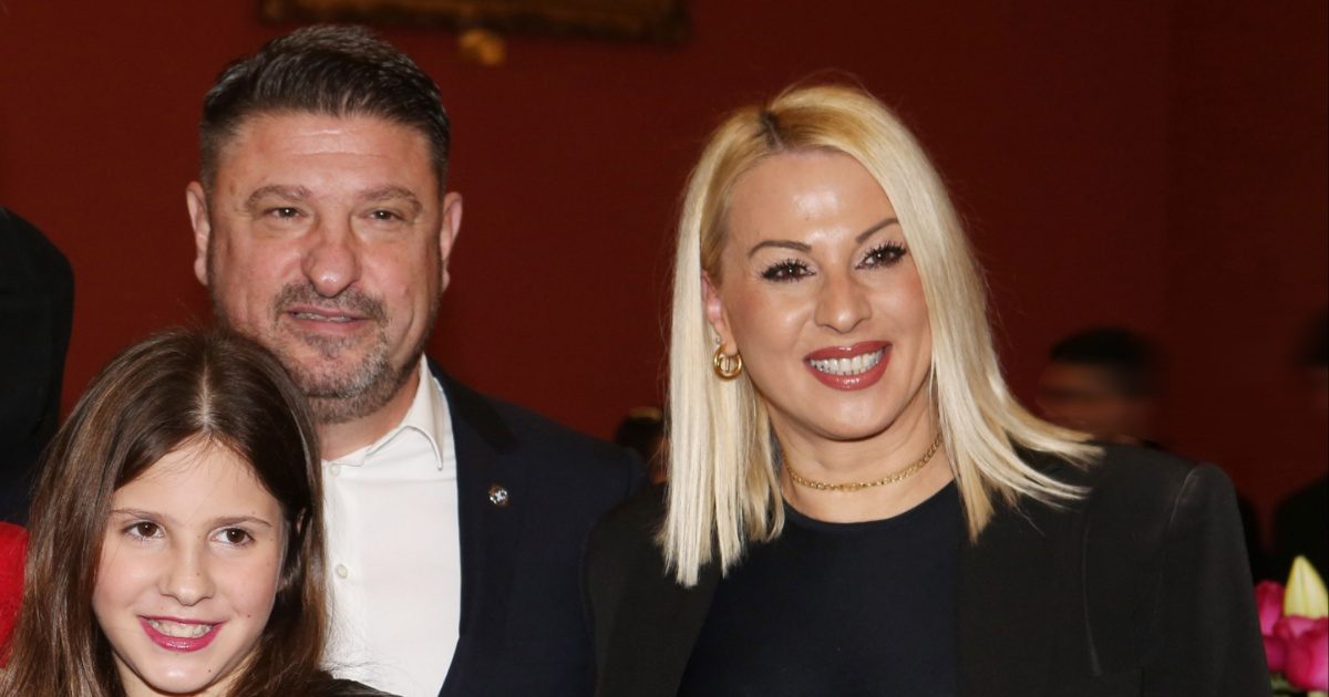 Νίκος Χαρδαλιάς - Γιώτα Παναγιωτοπούλου: Η κόρη τους Δήμητρα κατέκτησε ...