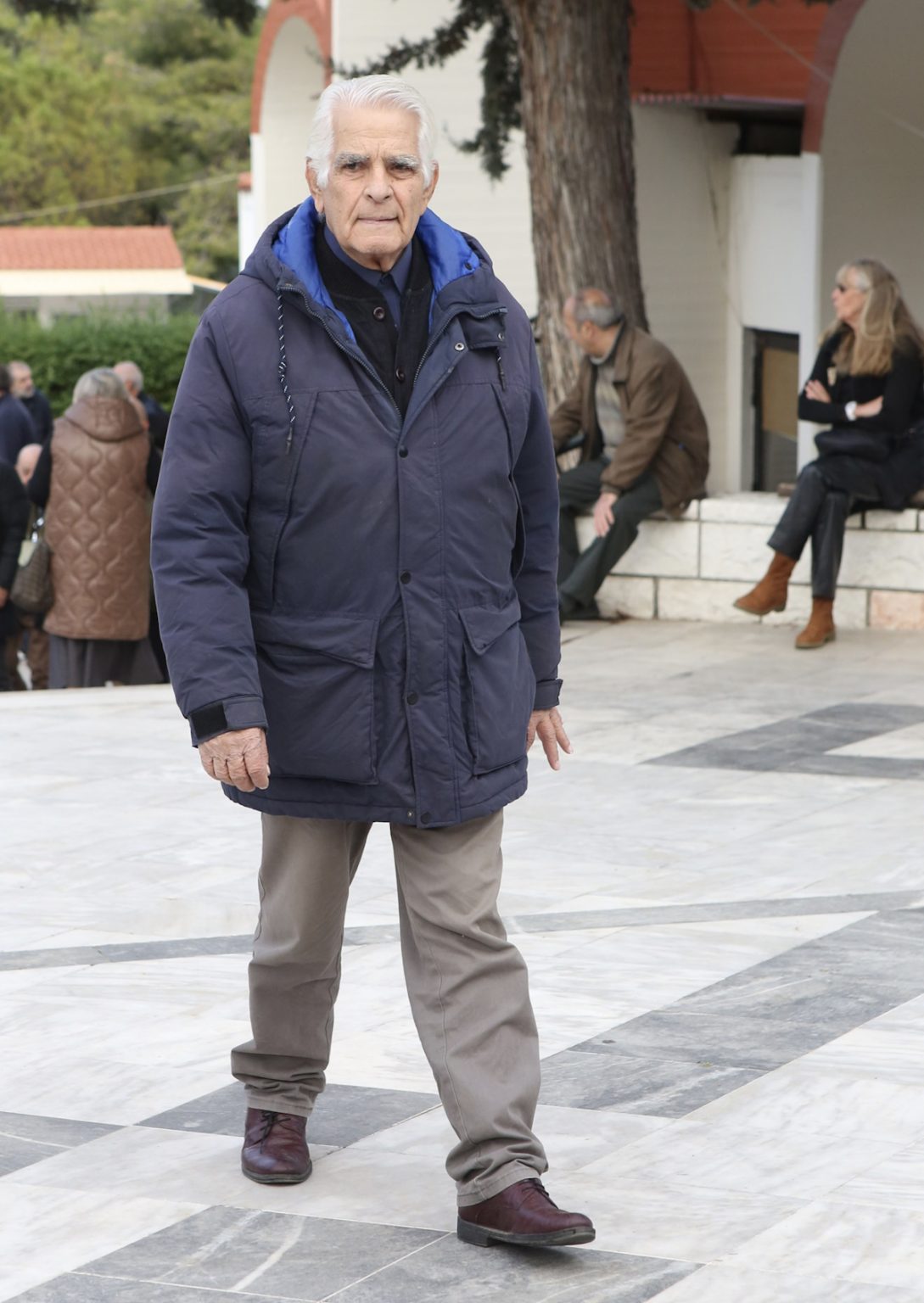 Κηδεία Νίκου Σαργκάνη: Σπάραξε η κόρη του, Μιρέλλα Σαργκάνη στο ...