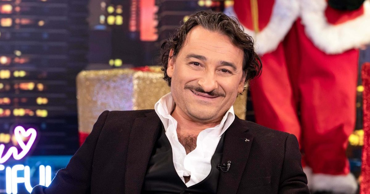 The 2Night Show: Ο Βασίλης Χαραλαμπόπουλος απόψε στον Γρηγόρη Αρναούτογλου
