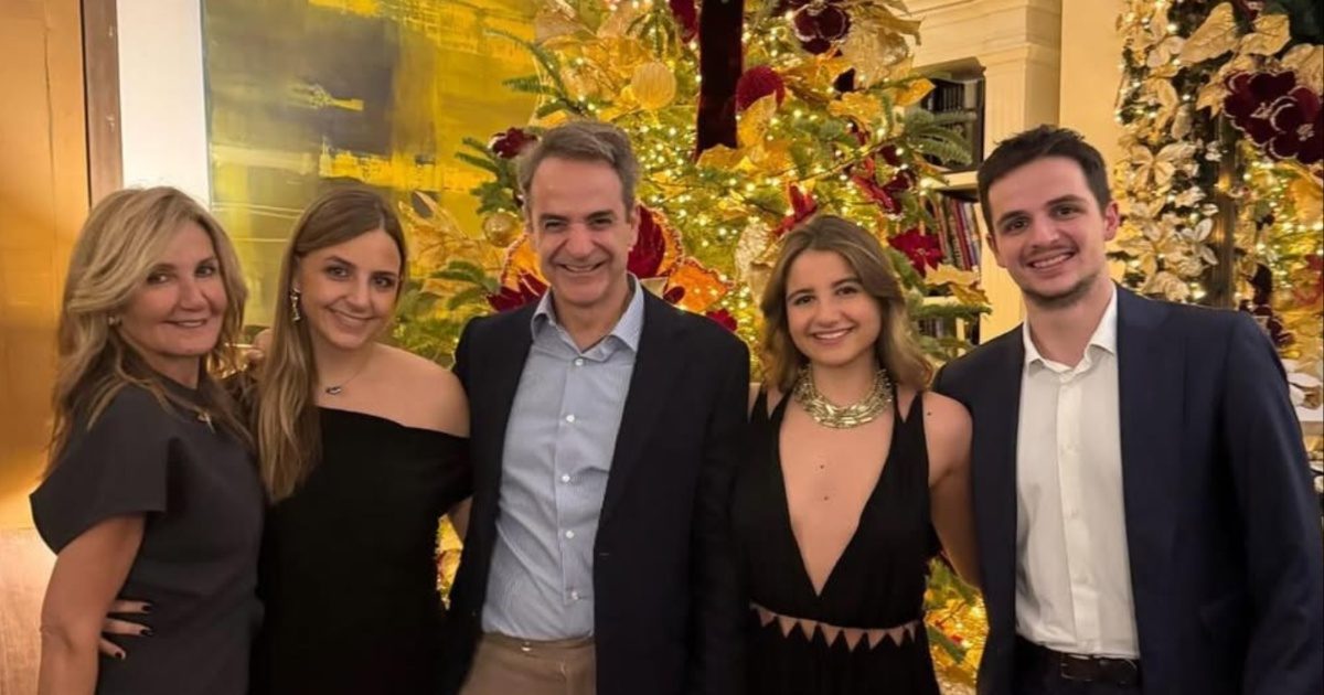 Κυριάκος Μητσοτάκης - Μαρέβα Γκραμπόφσκι: Η πρωτοχρονιάτικη φωτογραφία ...