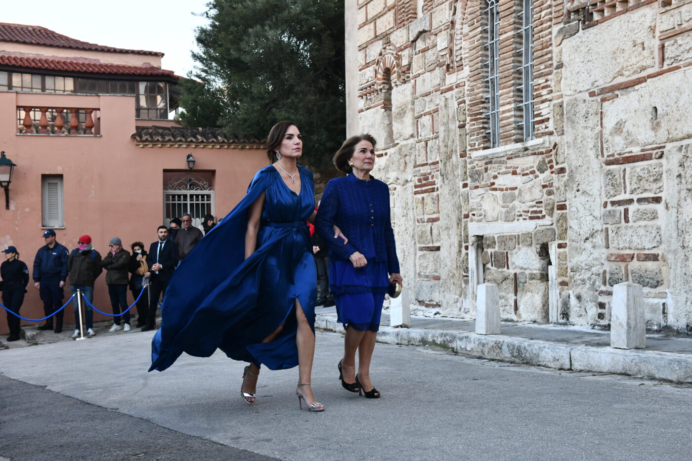 Γάμος Νικόλαου Ντε Γκρες - Χρυσής Βαρδινογιάννη: Οι αφίξεις στον Ιερό ...