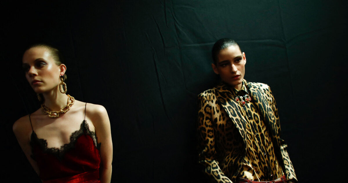 Backstage φωτογραφίες από το show του Roberto Cavalli