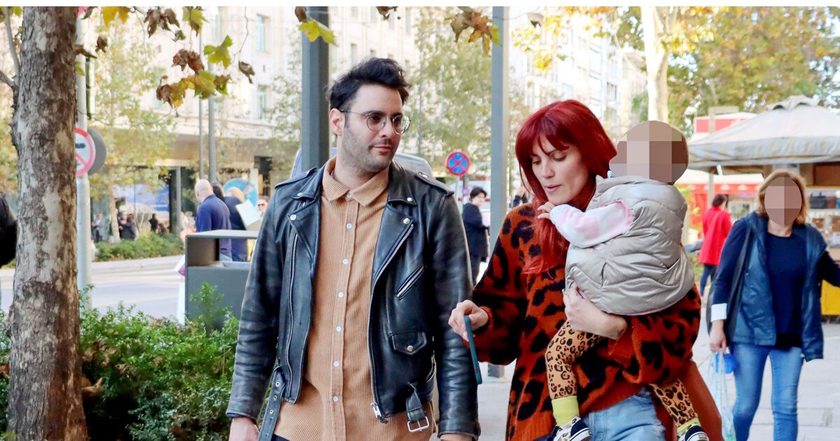 Μαίρη Συνατσάκη - Ίαν Στρατής: Οικογενειακή έξοδος στο κέντρο της ...