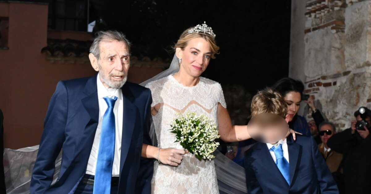 Το bridal look της Χρυσής Βαρδινογιάννη είναι chic και royal