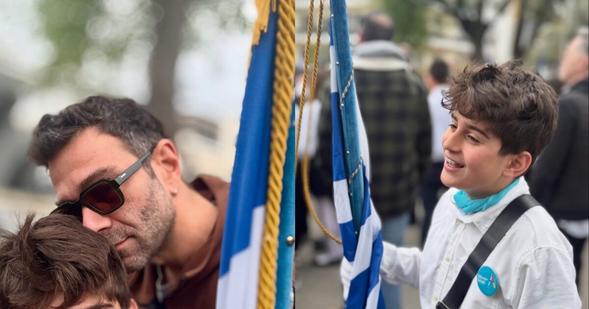 Τάσος Ιορδανίδης - Θάλεια Ματίκα: Καμάρωσαν τον γιο τους ως σημαιοφόρο ...