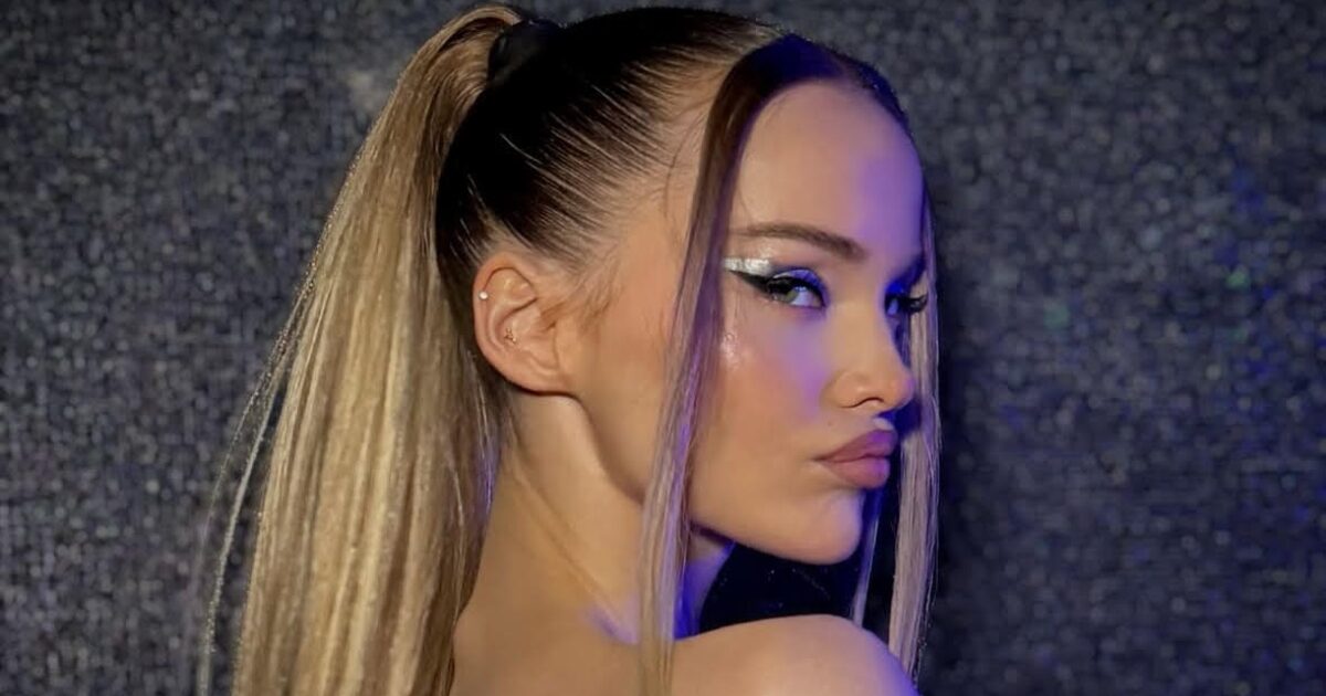 Dove Cameron: Mε ultra sleek ponytail και ασημί eyeliner στο Coachella ...