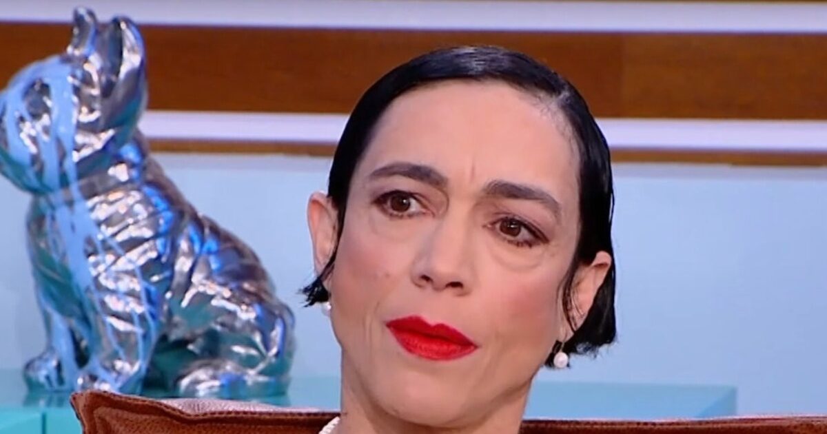 Έλενα Τοπαλίδου: «Εμένα ο καθρέφτης μου με δείχνει όμορφη» - Η απάντηση ...