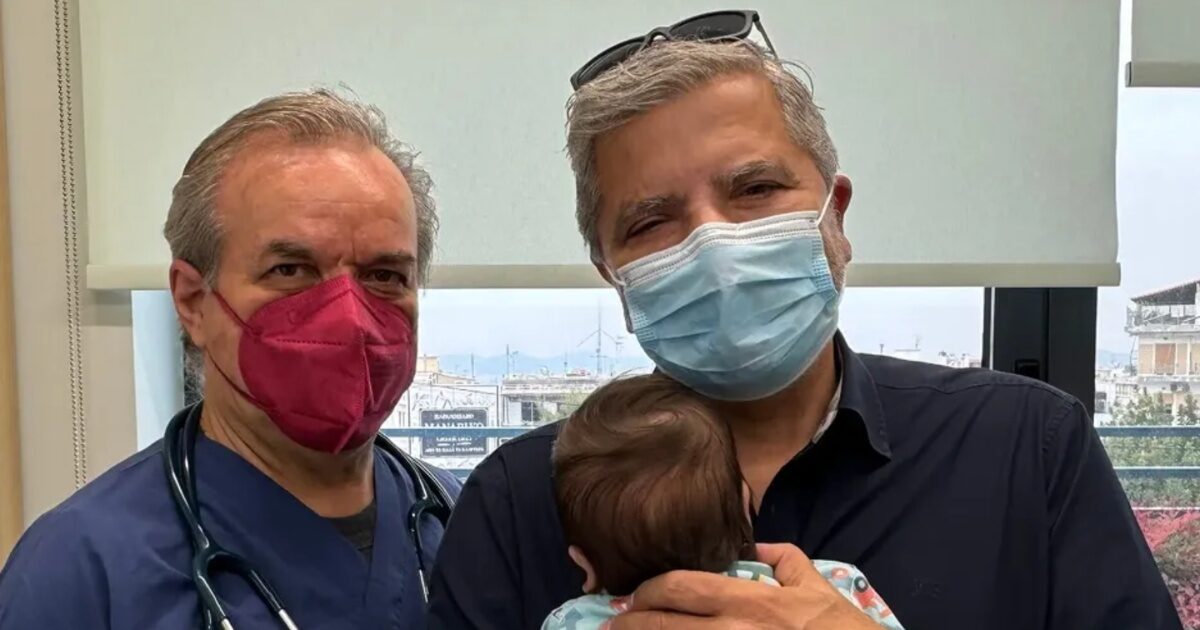 Γιώργος Πατούλης: Ο δύο μηνών γιος του έκανε το πρώτο του εμβόλιο - To ...