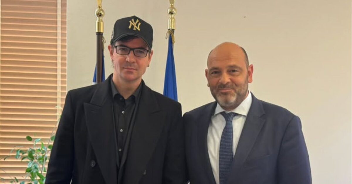 Νίνο: Η συνάντηση με τον υφυπουργό Πολιτισμού, Ιάσονα Φωτήλα - Ο ...