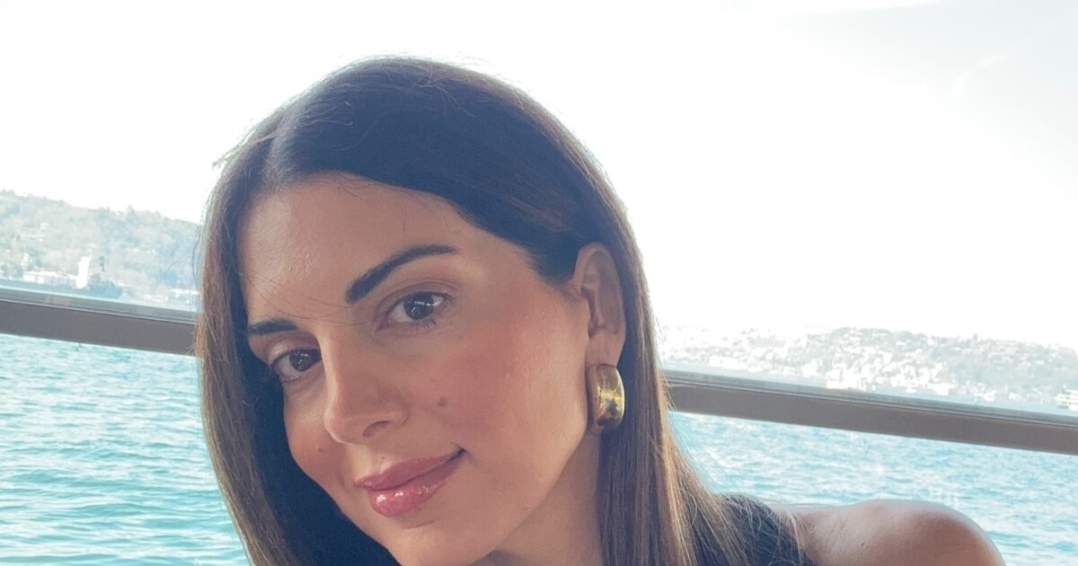 Σταματίνα Τσιμτσιλή: Ποζάρει αγκαλιά με τις κόρες και τη μητέρα της