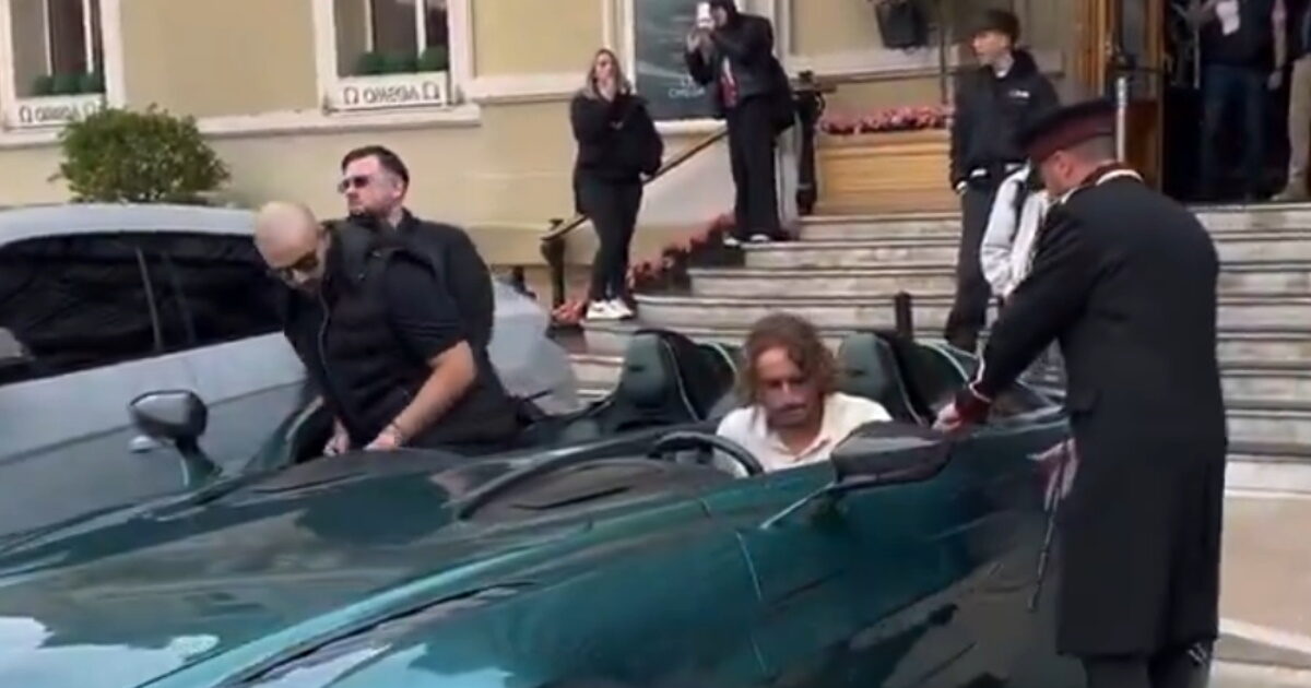 Στέφανος Τσιτσιπάς: Η εμφάνιση με Aston Martin στο Μόντε Κάρλο και τα ...