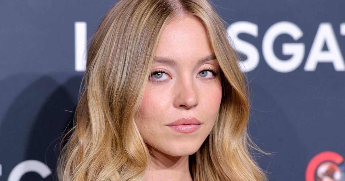 Sydney Sweeney: Το κροκό μανικιούρ της είναι matchy με το corset που ...