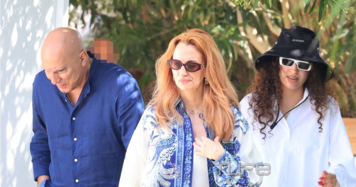 Νίκος Γκάλης: Σπάνια δημόσια εμφάνιση με τη σύζυγό και την 19χρονη κόρη ...