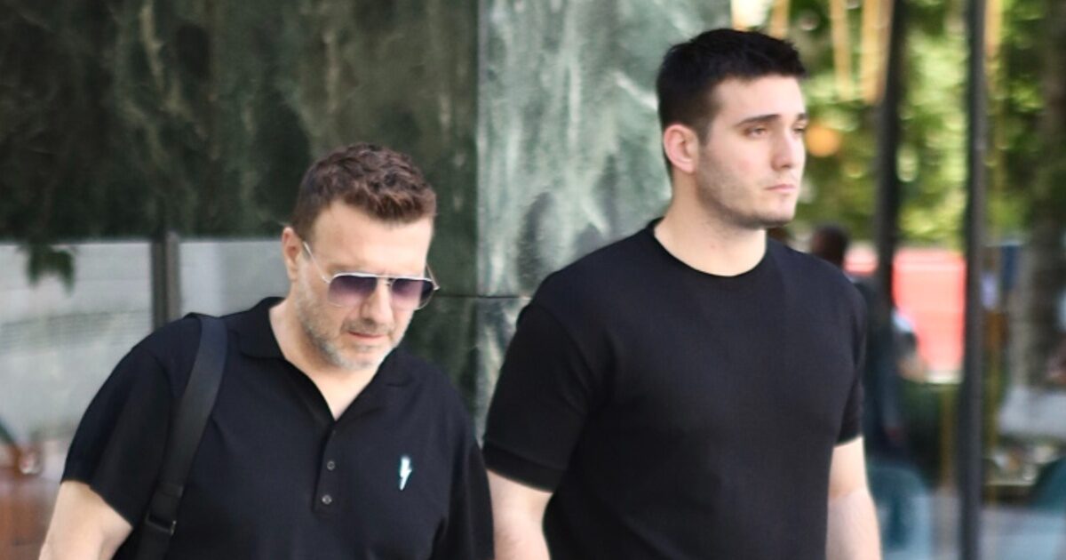 Γιάννης Πλούταρχος - Γιώργος Κακοσαίος: Βόλτα στο κέντρο της Αθήνας για ...