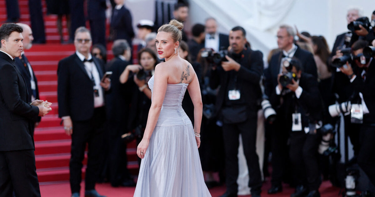 Κάννες 2025: Η Scarlett Johansson στο κόκκινο χαλί μαγνήτισε τα βλέμματα!