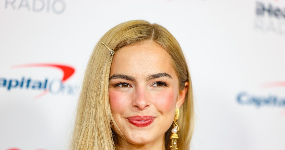 Addison Rae: Στο νέο της video αποκαλύπτει την επόμενη make up τάση που ...