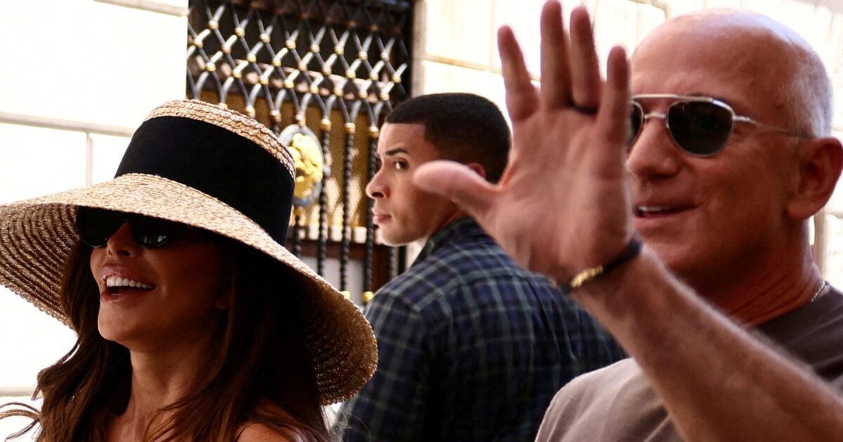 Τζεφ Μπέζος - Λόρεν Σάντσεζ: Οι πρώτες εικόνες από την έξοδό τους από ...