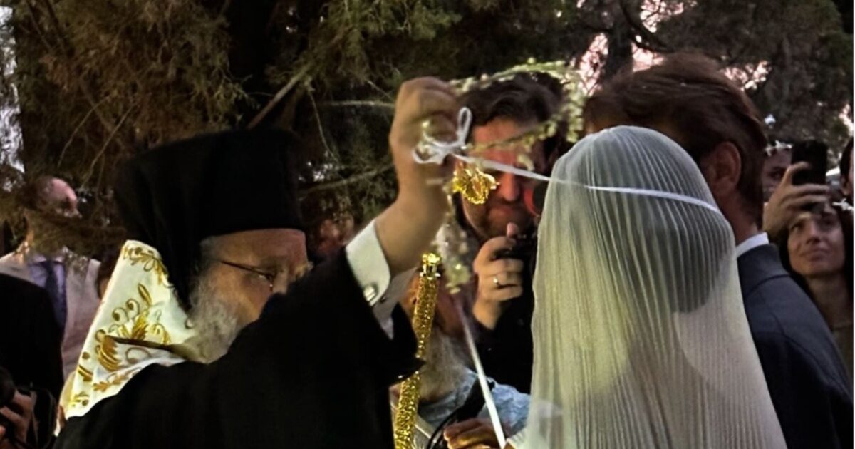 Νικόλας Νιάρχος και Μαλού Ντάλα Πίκολα παντρεύτηκαν στη Σπετσοπούλα ...