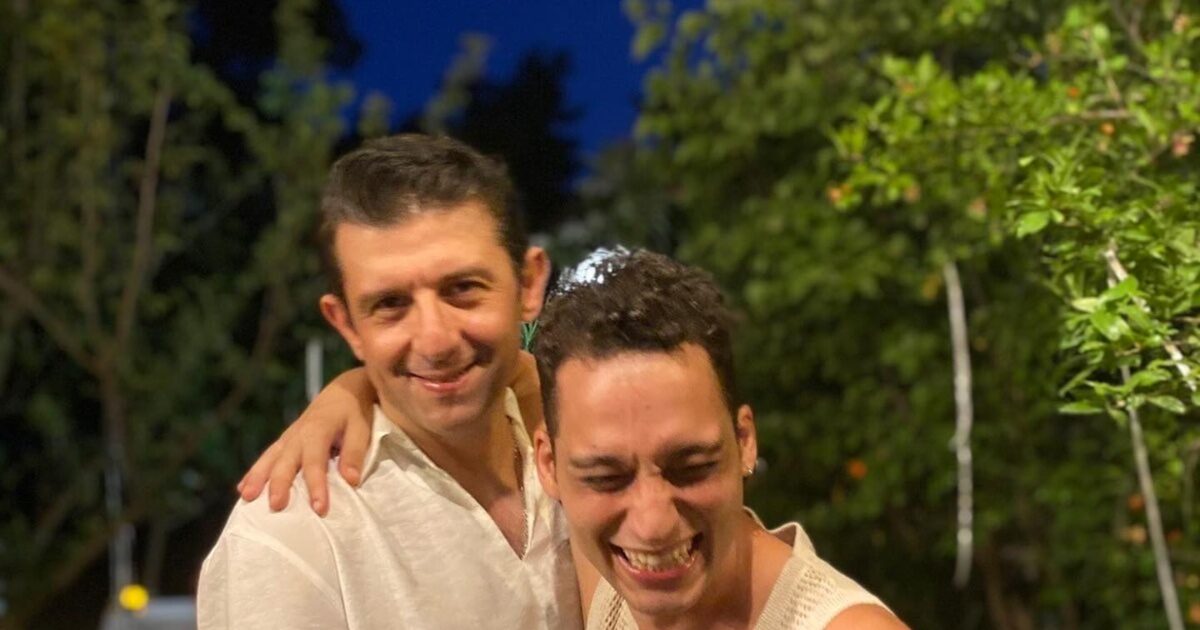Μιχάλης Οικονόμου: Γιόρτασε την πρώτη επέτειο γάμου του με τον Γιώργο ...