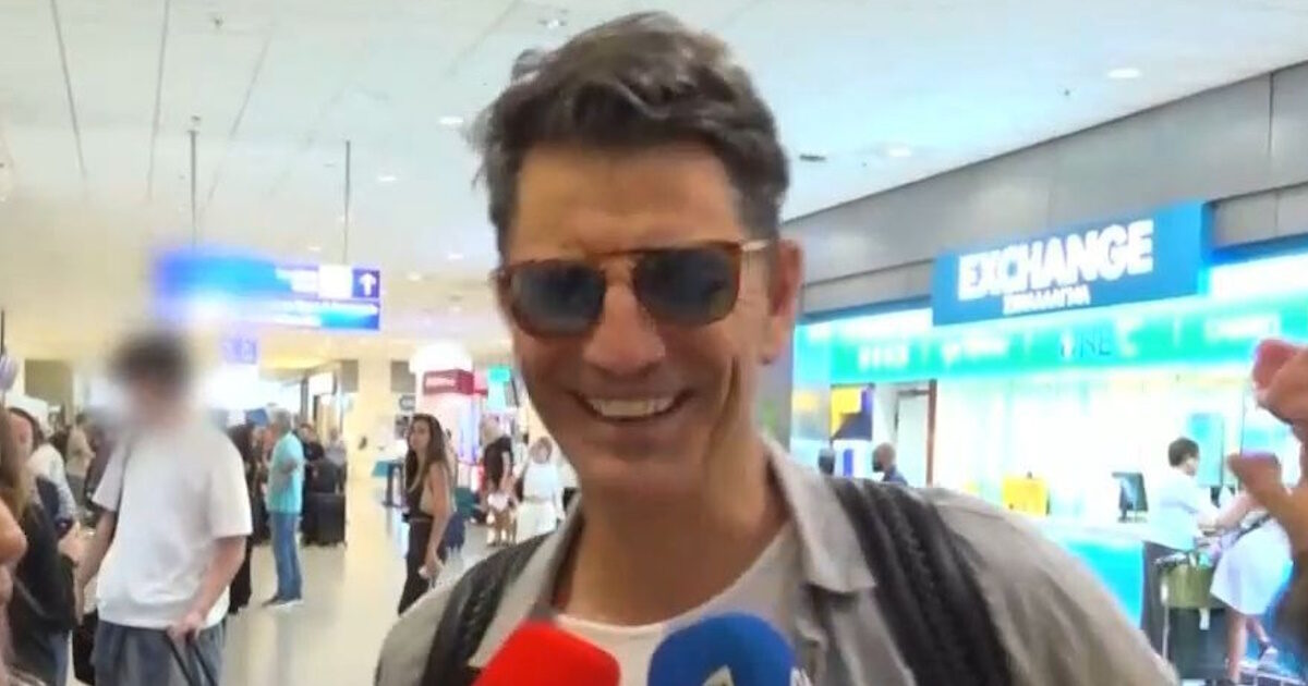 Σάκης Ρουβάς: Η αντίδραση σε ερώτηση για το σκισμένο τζιν του - «Πολύ ...