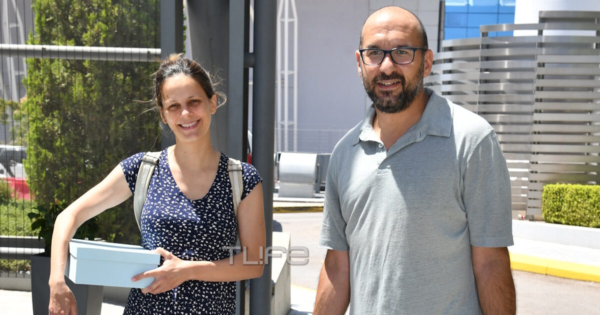 Έφη Αχτσιόγλου: Εξιτήριο από το μαιευτήριο - Στο πλευρό της ο Δημήτρης ...
