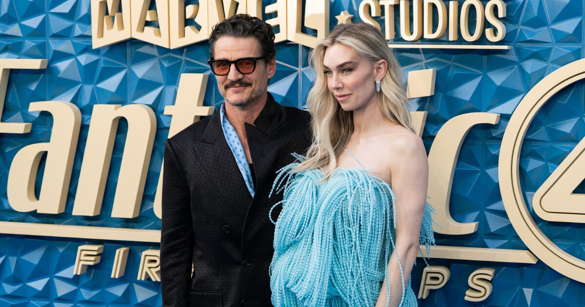 Pedro Pascal: Ο απόλυτος gentleman με απαράμιλλο στιλ στο γαλάζιο χαλί